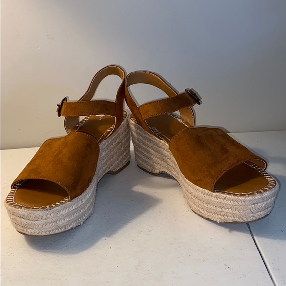 Universal Thread | Shoes | Universal Thread Platform Sandal | Poshmark